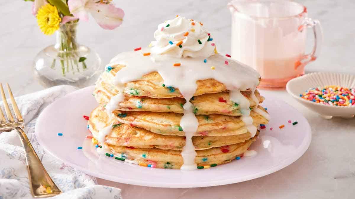 Funfetti Pancakes with Vanilla Cream Sprinkle Sauce - Kitchenpedia